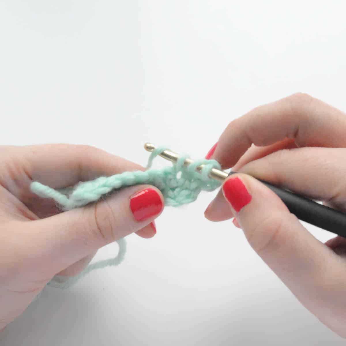 How To Crochet the Double Crochet Stitch - 7 Easy Steps