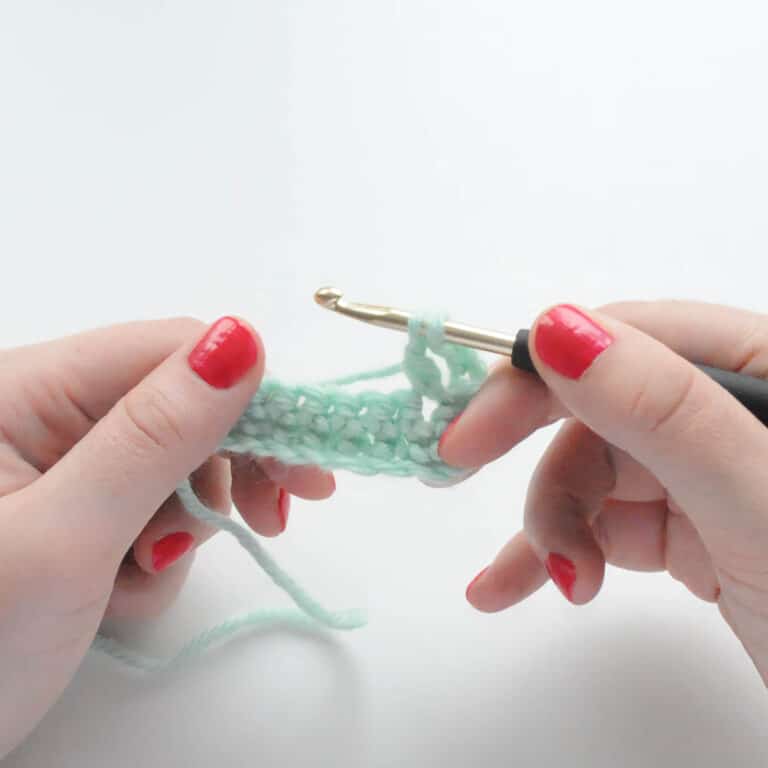 How To Crochet the Double Crochet Stitch - 7 Easy Steps