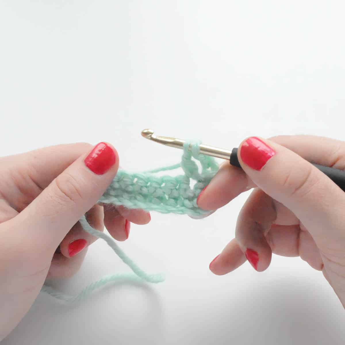 How To Crochet the Double Crochet Stitch - 7 Easy Steps