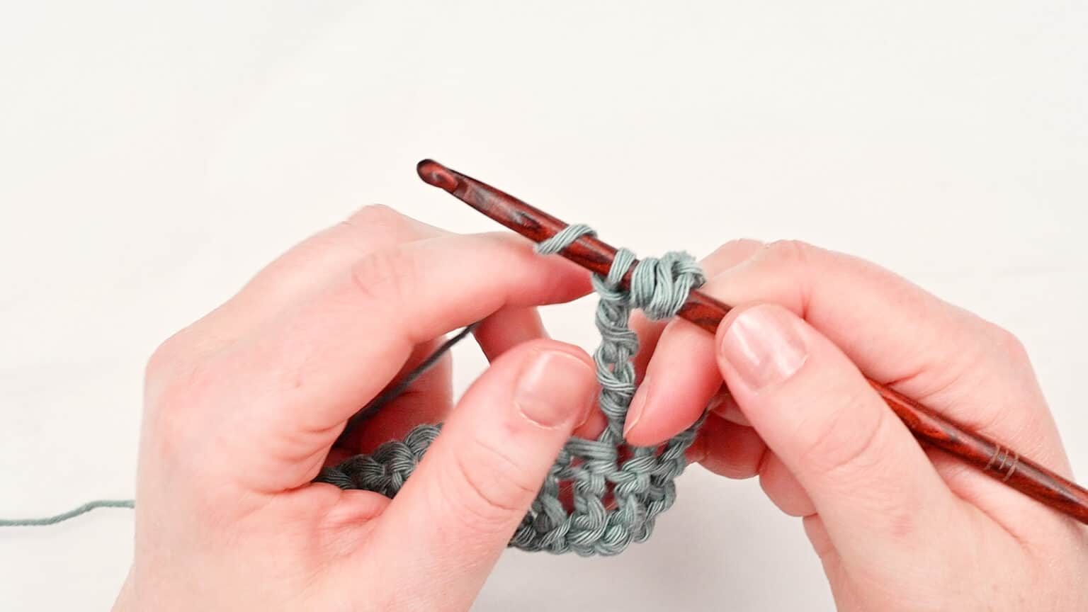 Quintuple Treble Crochet Stitch in 4 Easy Steps (📸+📹)