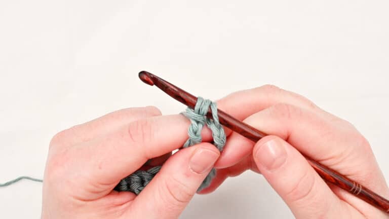 Quintuple Treble Crochet Stitch in 4 Easy Steps (📸+📹)