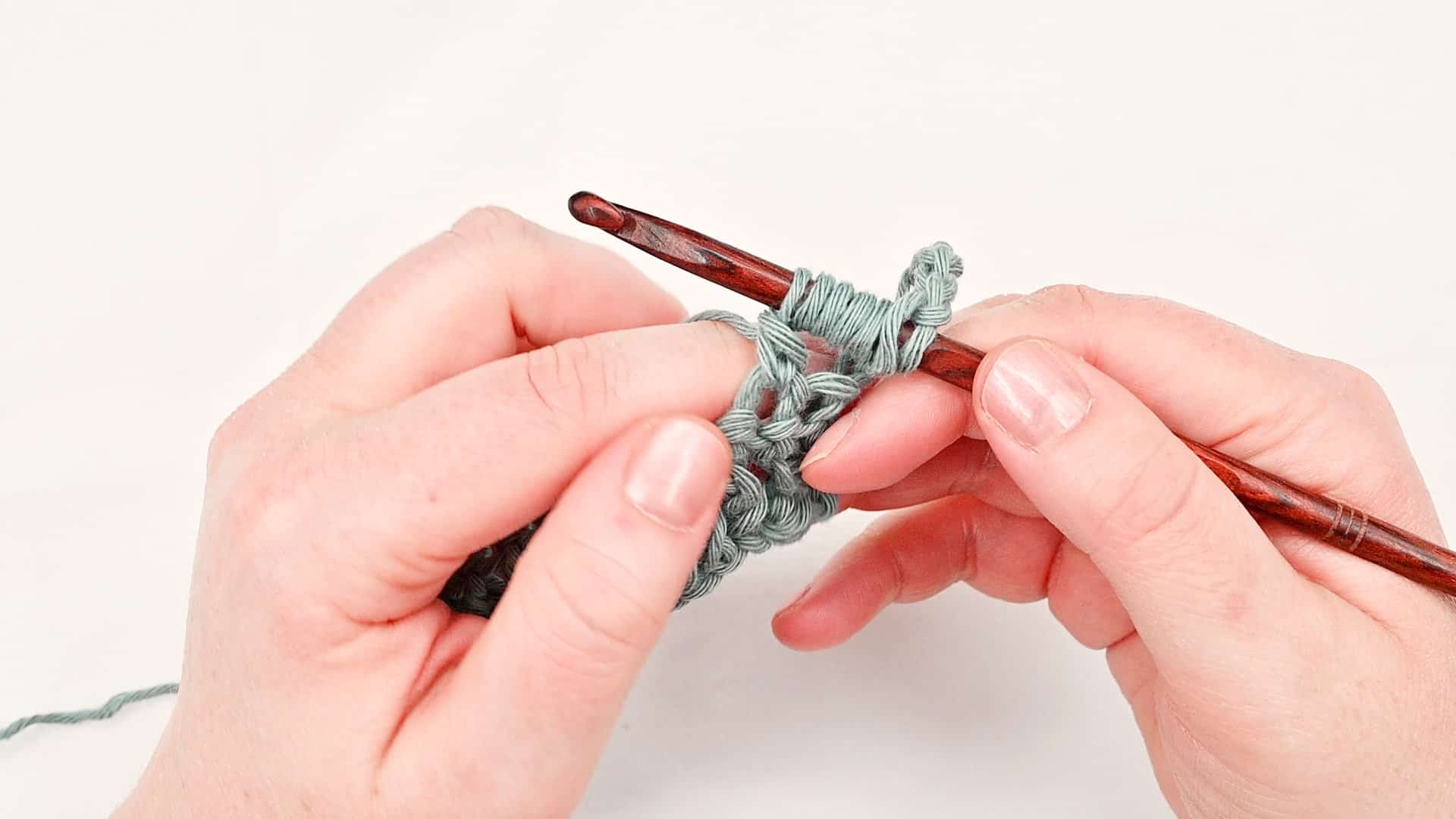 Quintuple Treble Crochet Stitch in 4 Easy Steps (📸+📹)