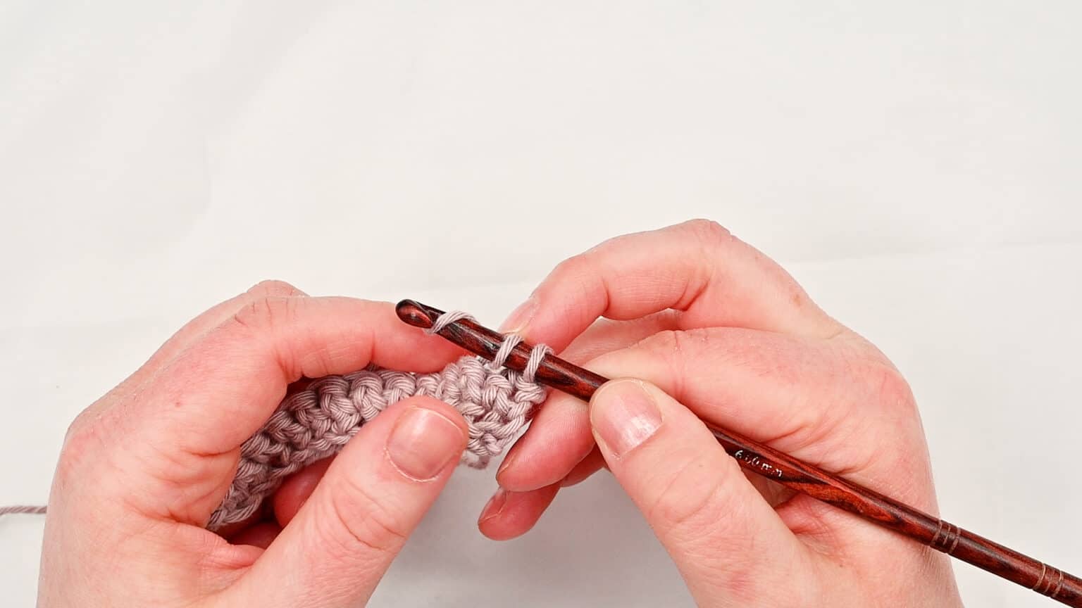 How to Front Loop Single Crochet In 4 Easy Steps