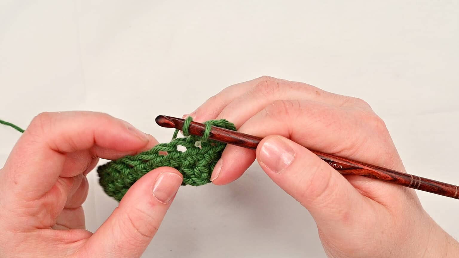 How to Invisible Half Double Crochet Decrease - 6 Steps