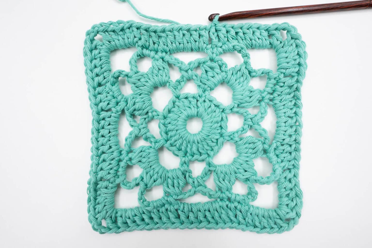 How to Crochet a Lace Granny Square - Free & Easy Tutorial